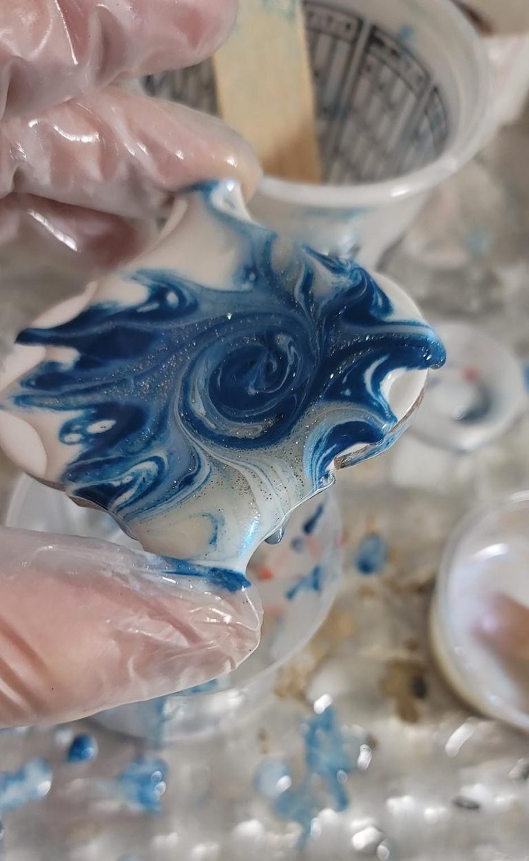 7 Easy Blue & White DIY Christmas and Holiday Decor Ideas - A loverly life