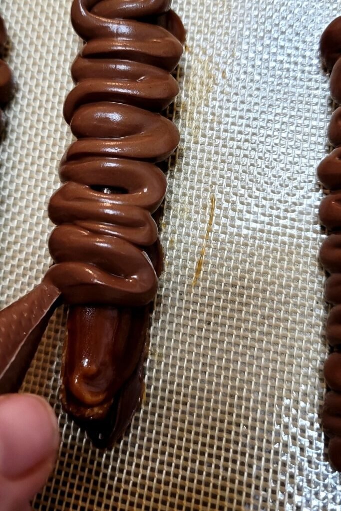 How to Make Caramel Chocolate Covered Pretzel Logs - A loverly life