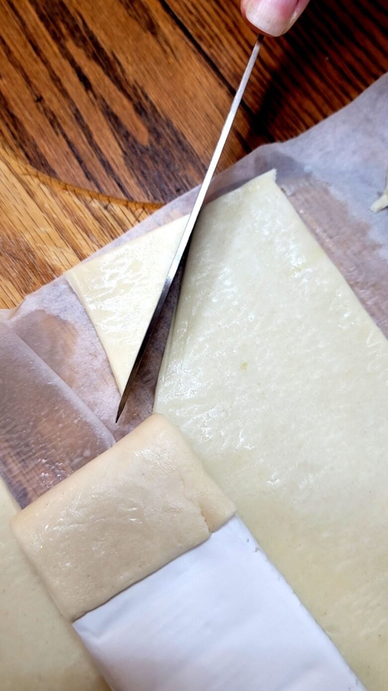 Easy 15 minute baked brie recipe - A loverly life