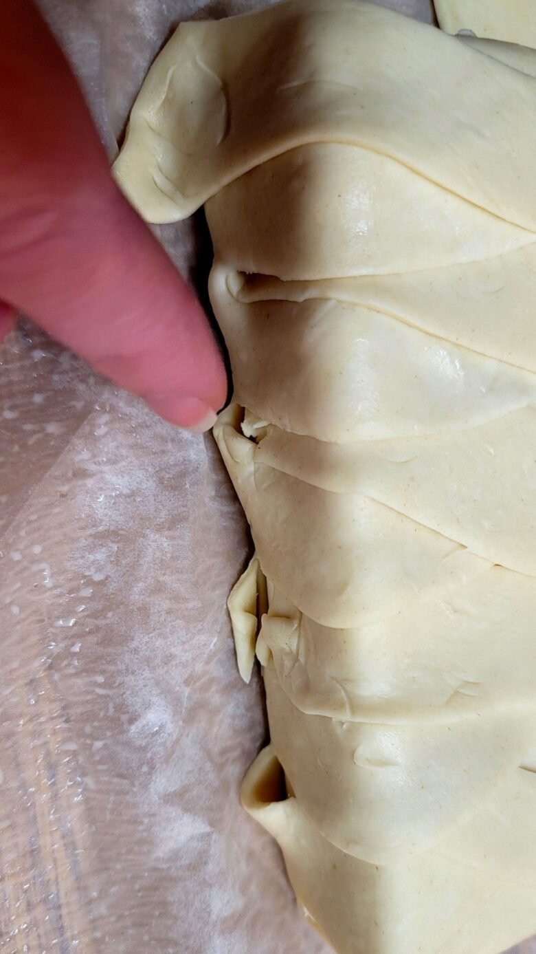 Easy 15 minute baked brie recipe - A loverly life