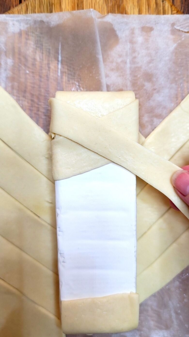 Easy 15 minute baked brie recipe - A loverly life